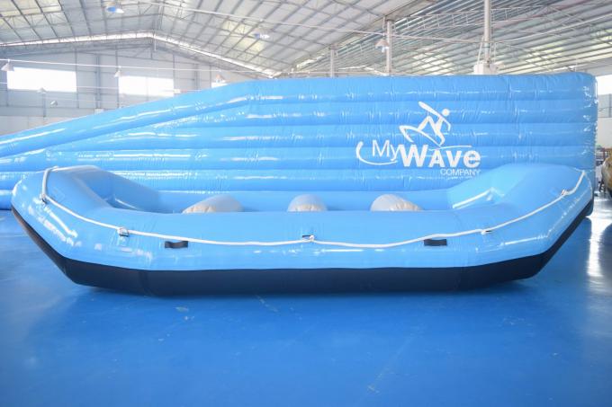 Barco/balsa inflables de Whitewater que transportan en balsa para los ...