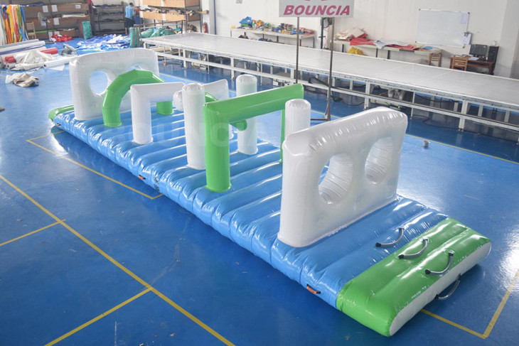Piscina que flota la carrera de obstáculos inflable con la lona del PVC ...