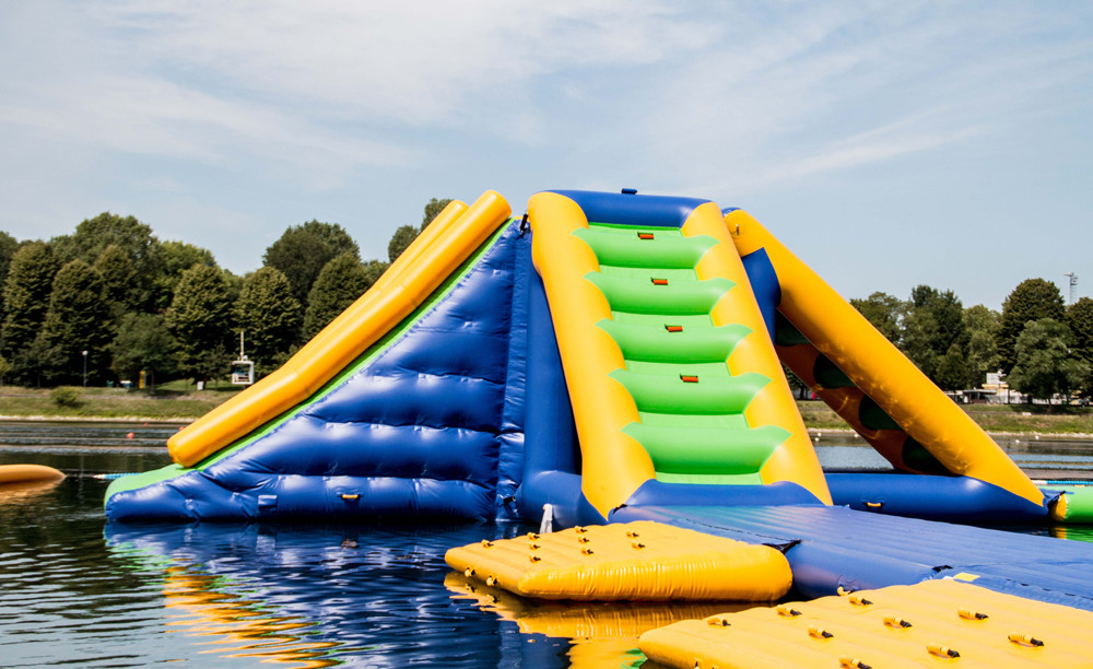 Carrera de obstáculos del agua/equipo flotantes inflables del patio del ...